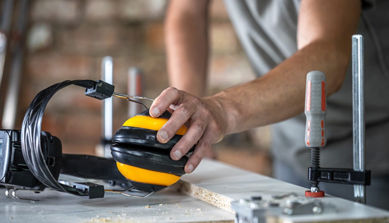 A Guide To Safely Operating Power Tools On A Construction Site - GR8 ...